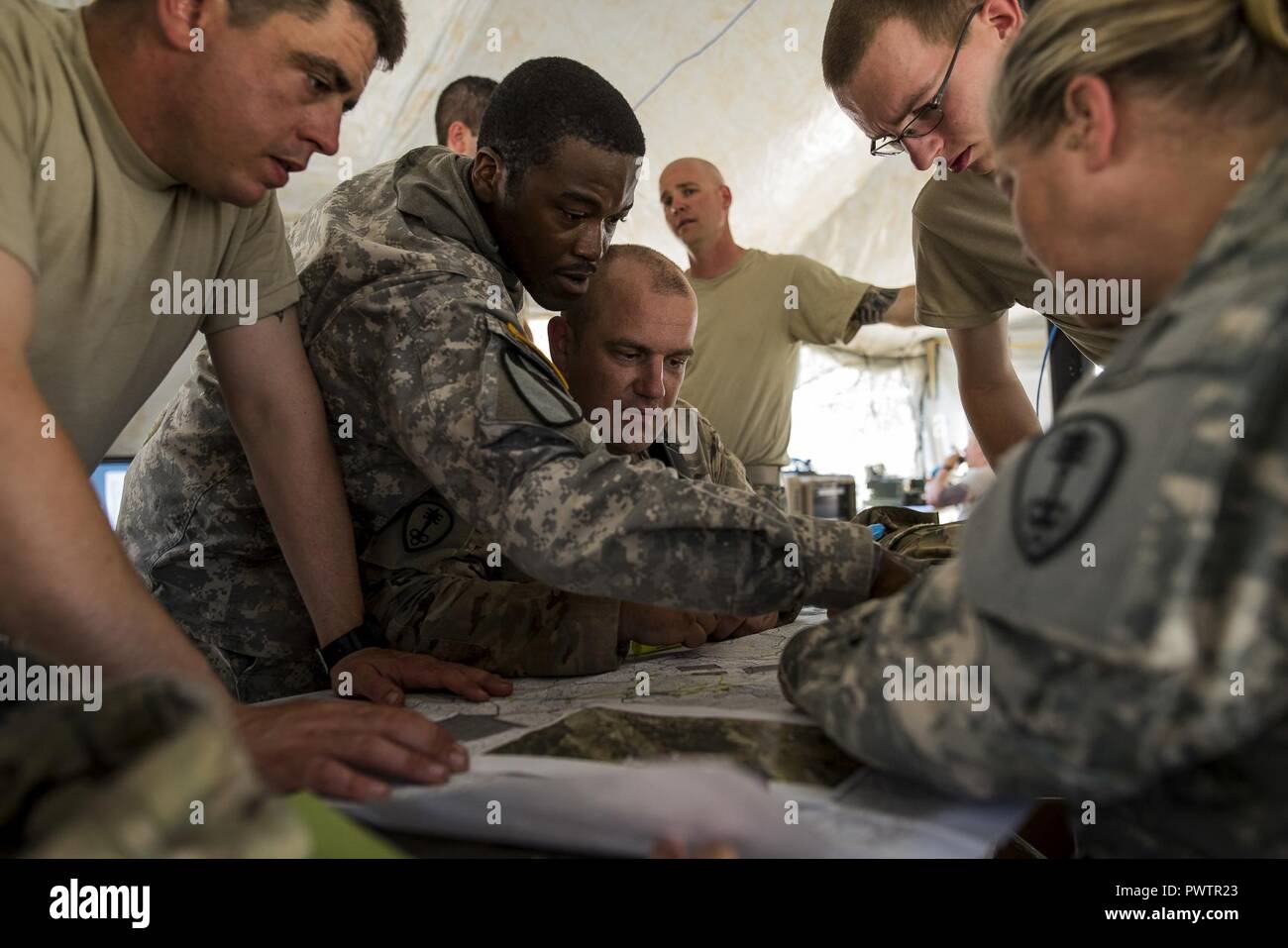 U.S. Army Reserve Soldiers from the 384th Military Police Battalion ...