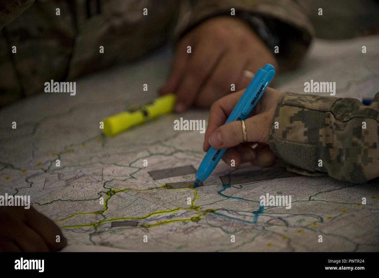 U.S. Army Reserve Soldiers from the 384th Military Police Battalion ...