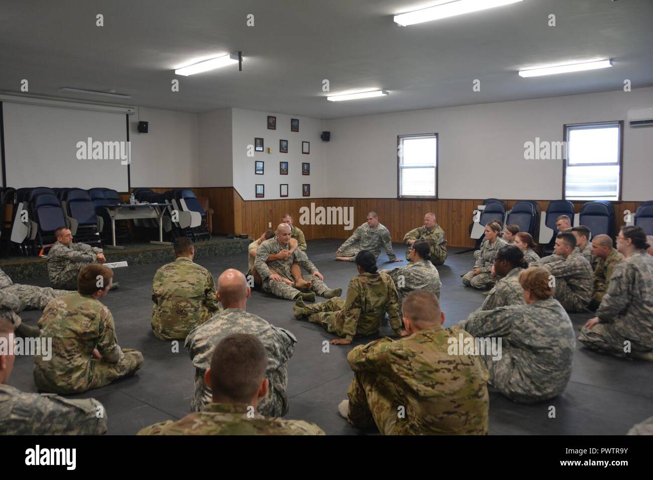 Modern army combatives hi-res stock photography and images - Alamy