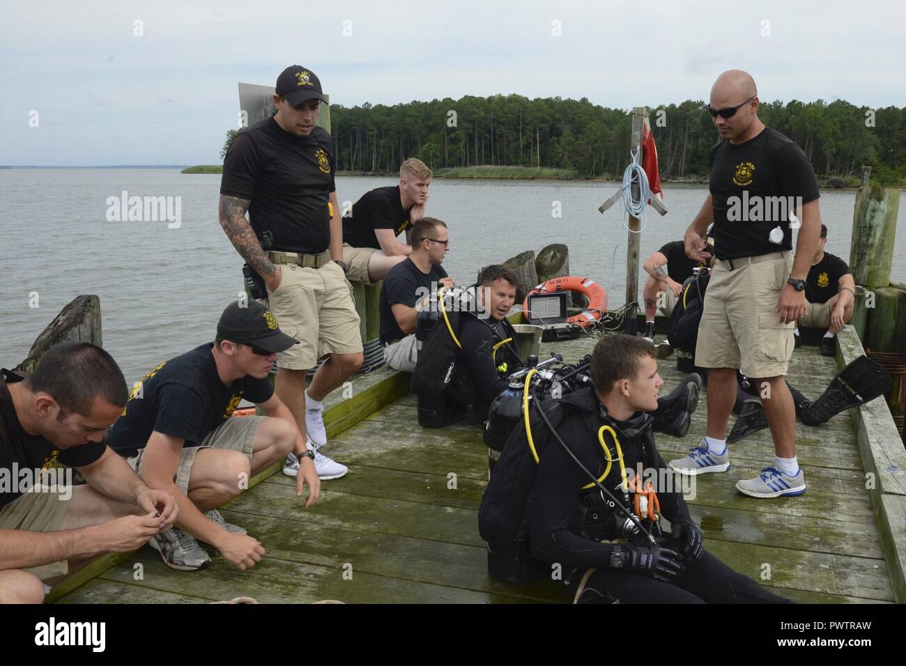 U.S. Army Soldiers assigned to the 74th Engineer Dive Detachment, 92nd ...