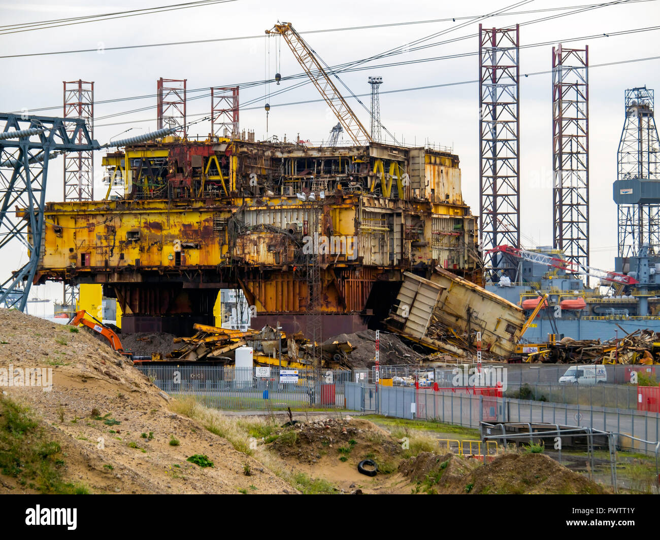 Topside deck of the Shell Brent Delta Production platform during ...
