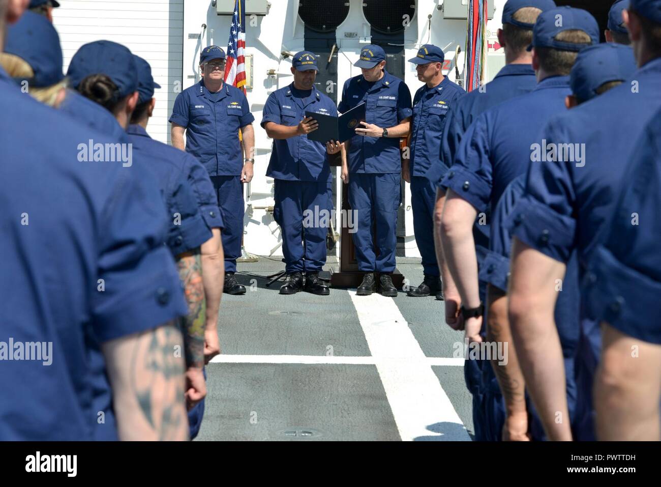 Coast Guard Cutter Munro crewmembers recieve a Meritorious Unit ...