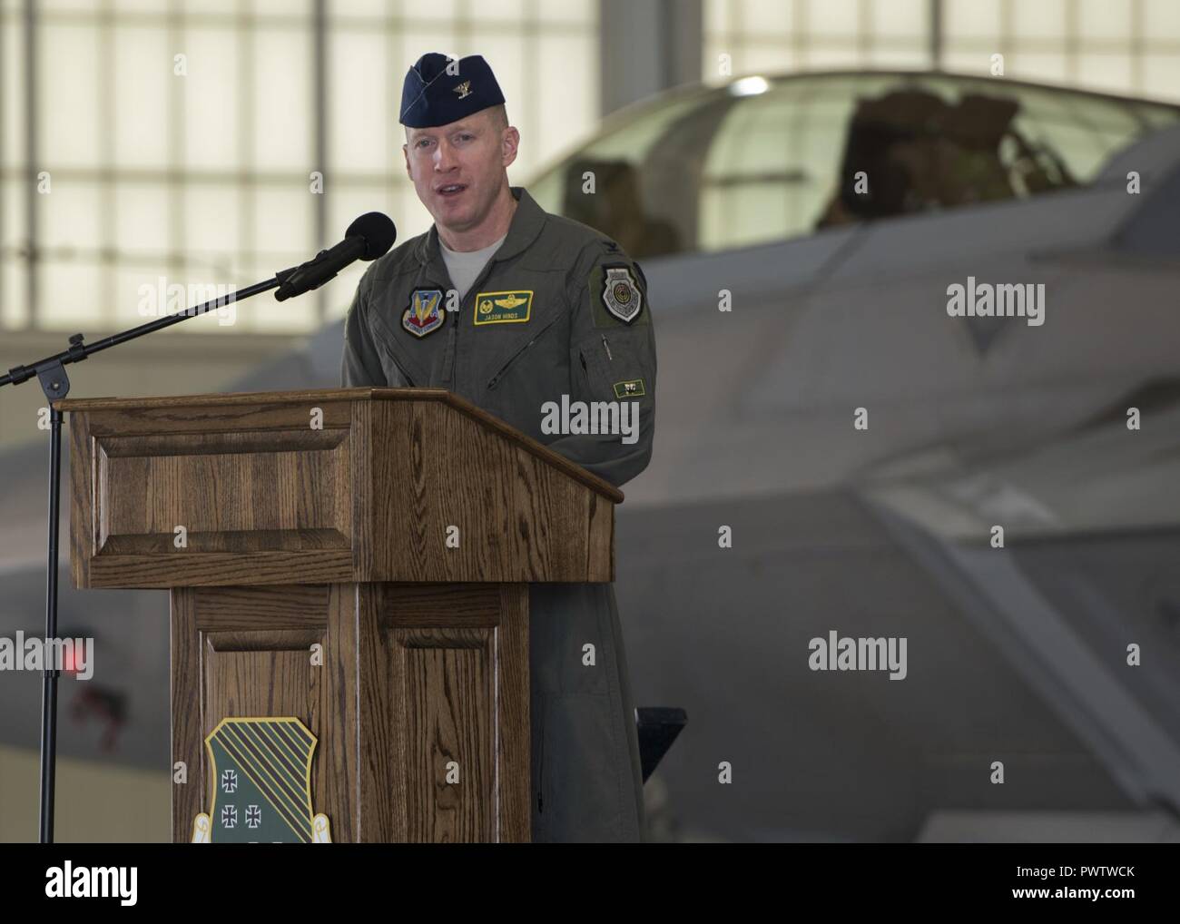 1fw change of command hi-res stock photography and images - Alamy