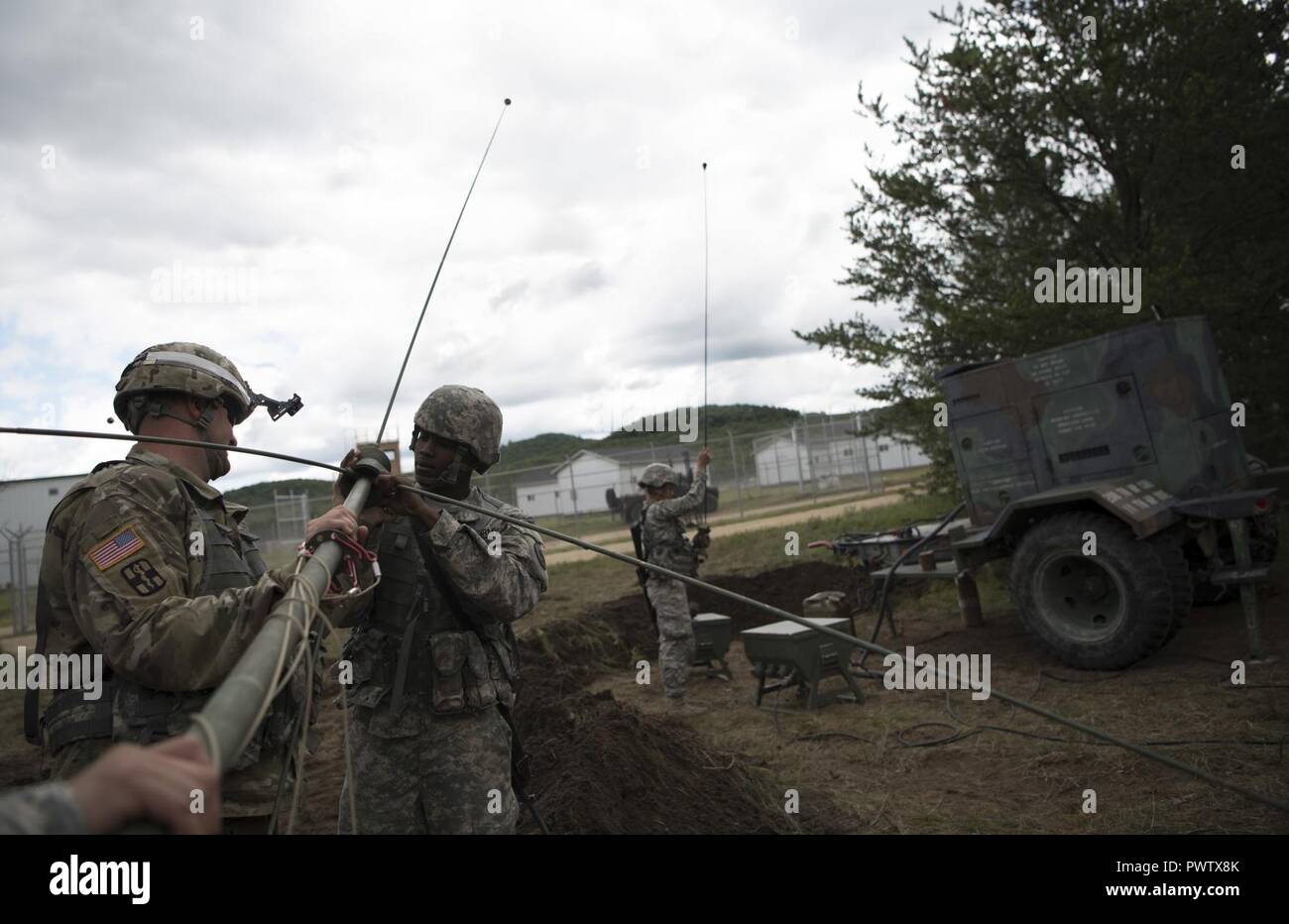 U.S. Army Reserve military police Soldiers with the 300th MP Brigade ...