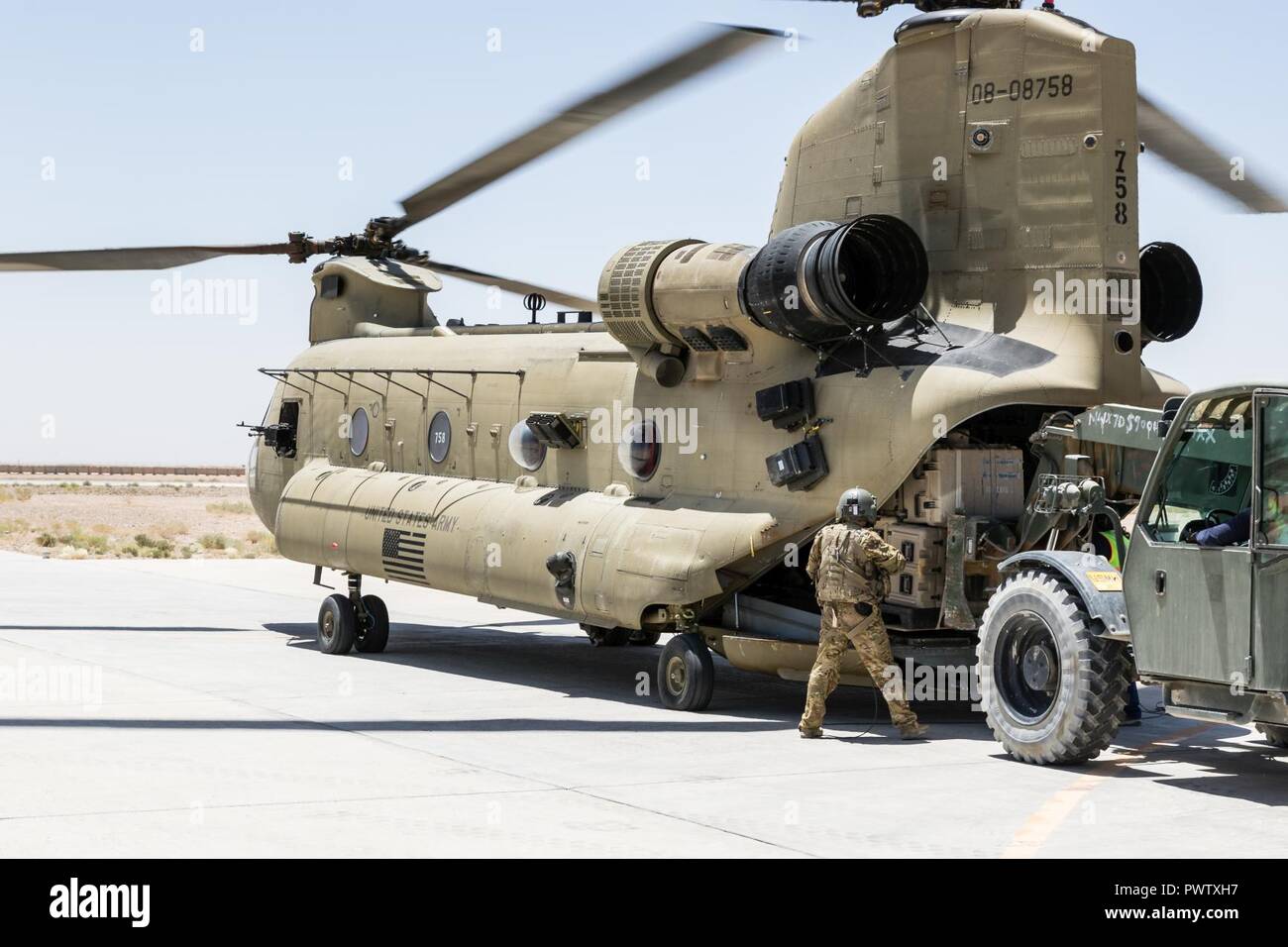 A U.S. Army Reserve CH-47 Chinook helicopter crew chief deployed with ...