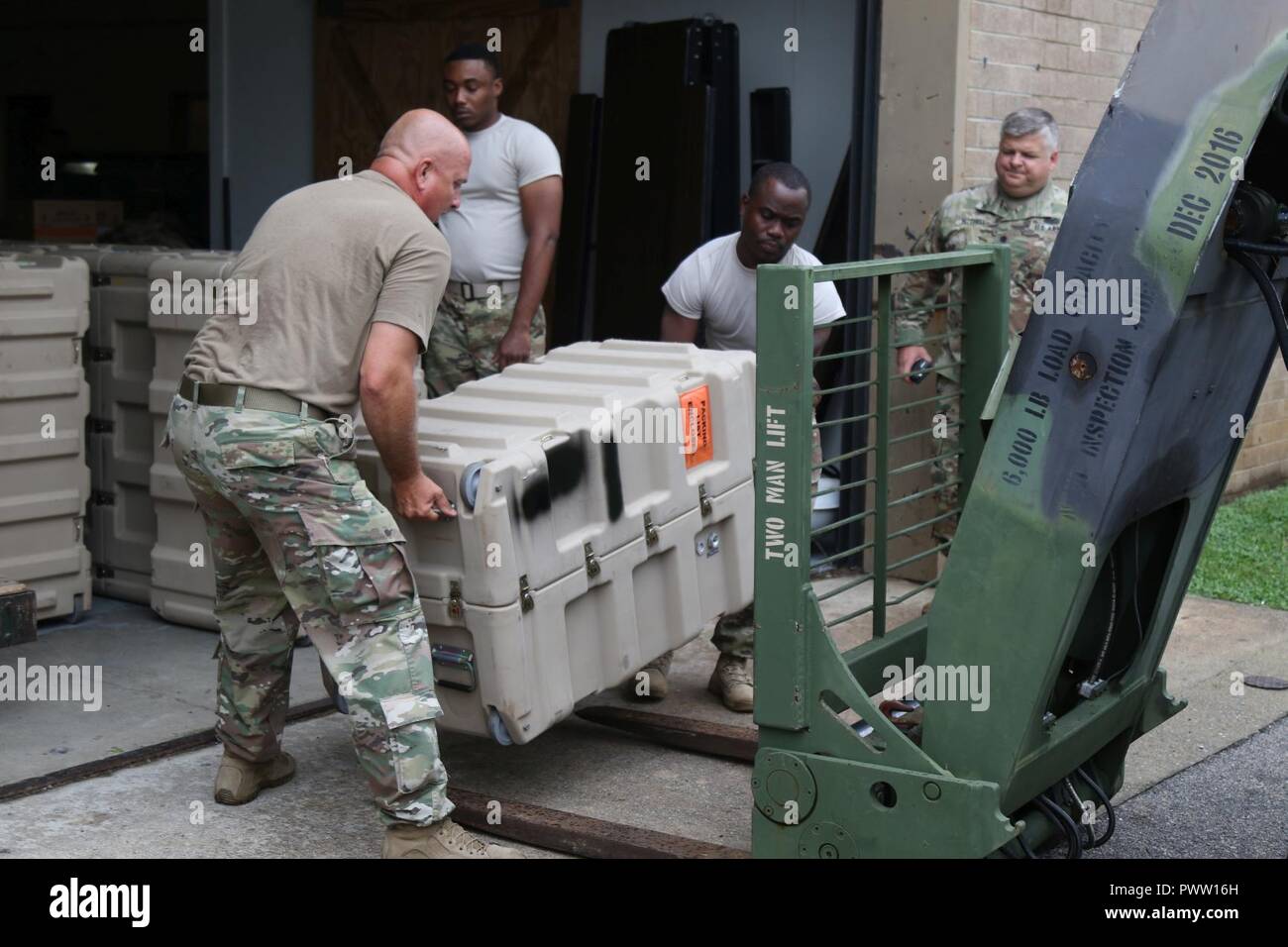 BIRMINGHAM, AL (June 21, 2017) — Soldiers with the 135th ESC pack ...