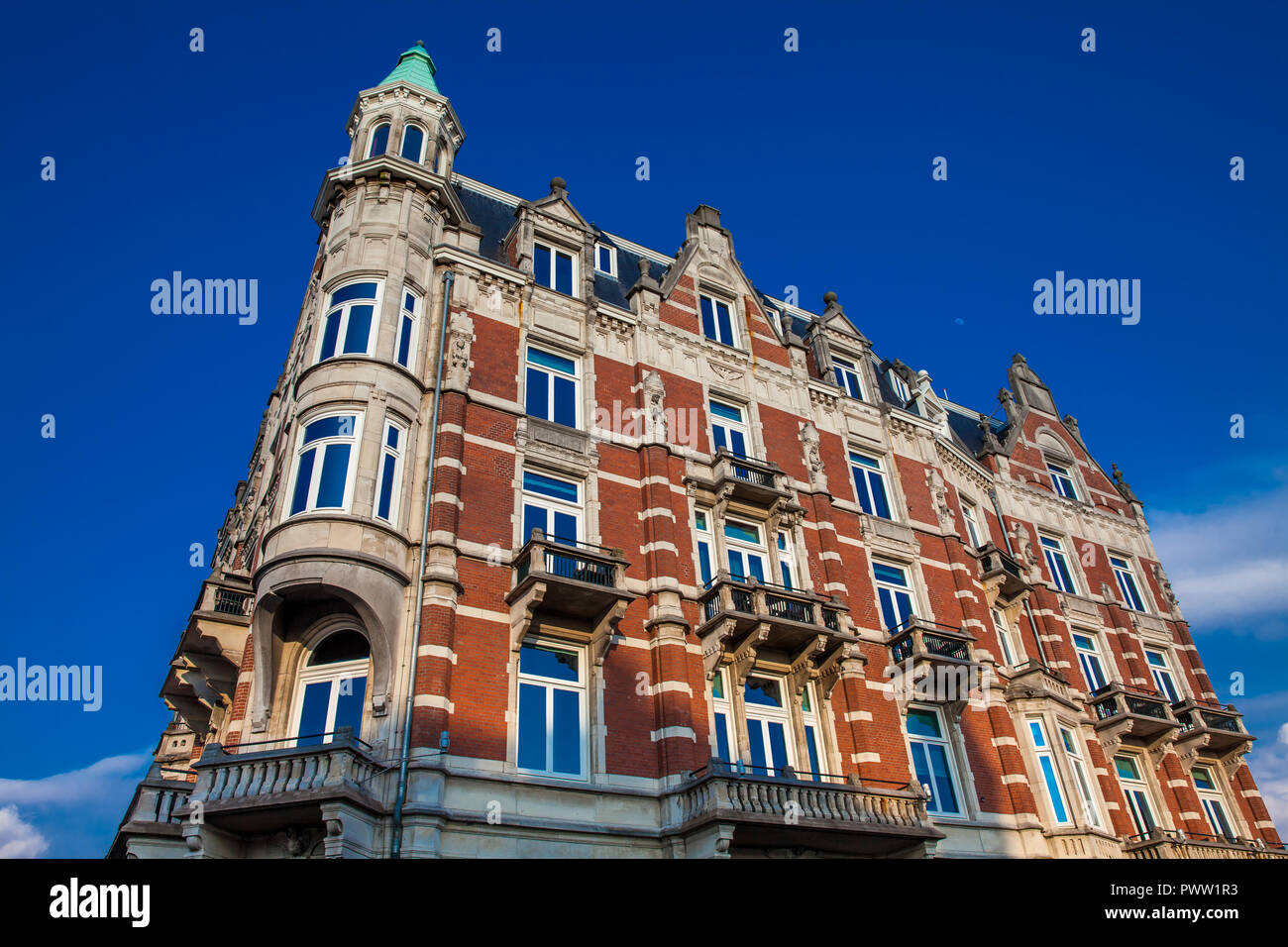 Antique building hi-res stock photography and images - Alamy