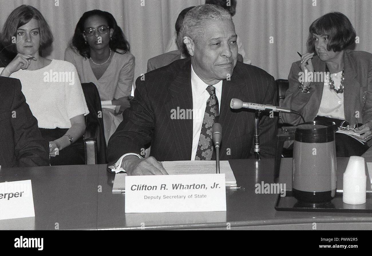 CLIFTON R.WHARTON,JR.HAVING A CONVERSATION AT A MEETING Stock Photo - Alamy