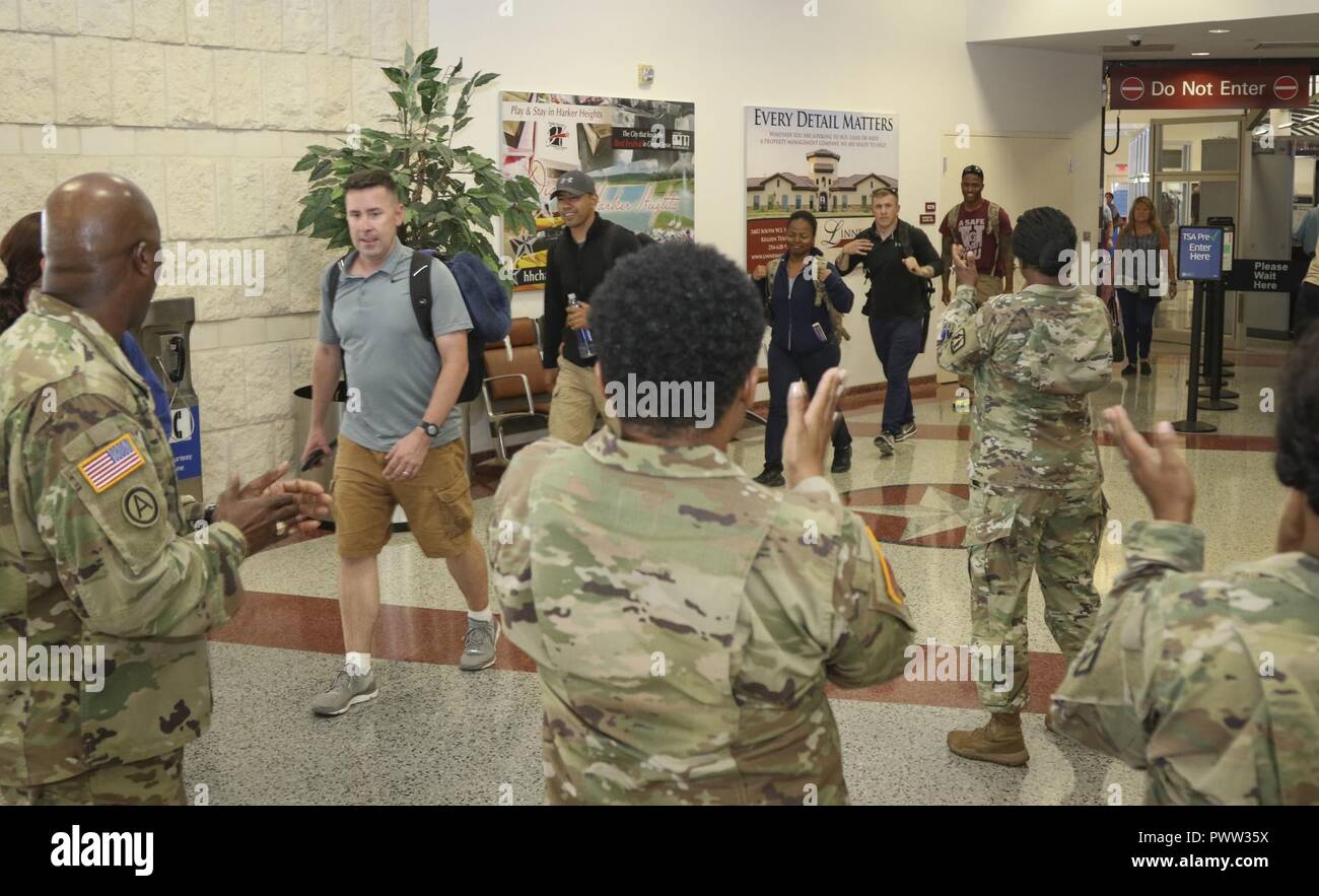 Special operations signal detachment hi-res stock photography and ...