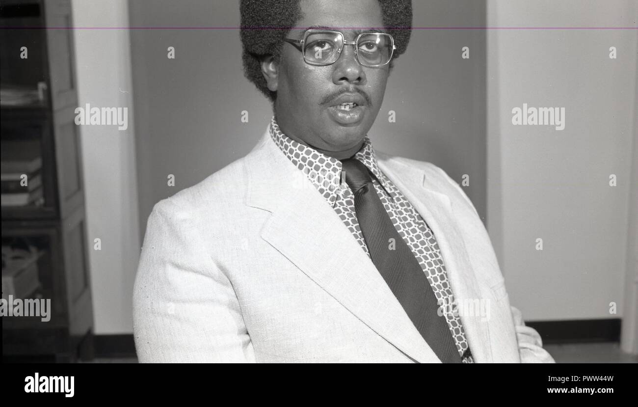 THIS IS A PHOTO OF BOB WARD WITH HIS SUIT AN TIE AND GLASSES AT THE ...