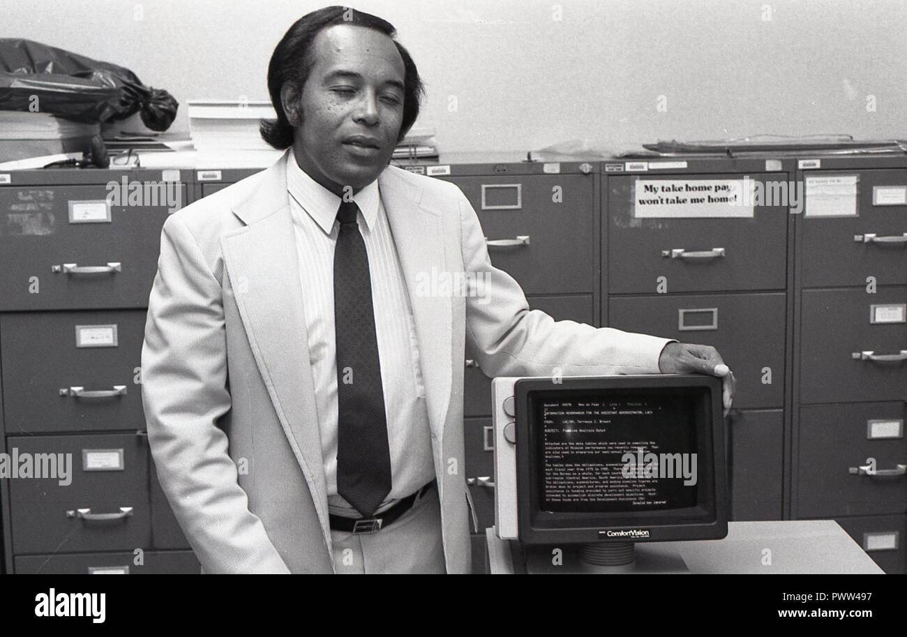 PAUL WHITE IS SHOWING SOME INFROMATION ON THE COMPUTER Stock Photo - Alamy