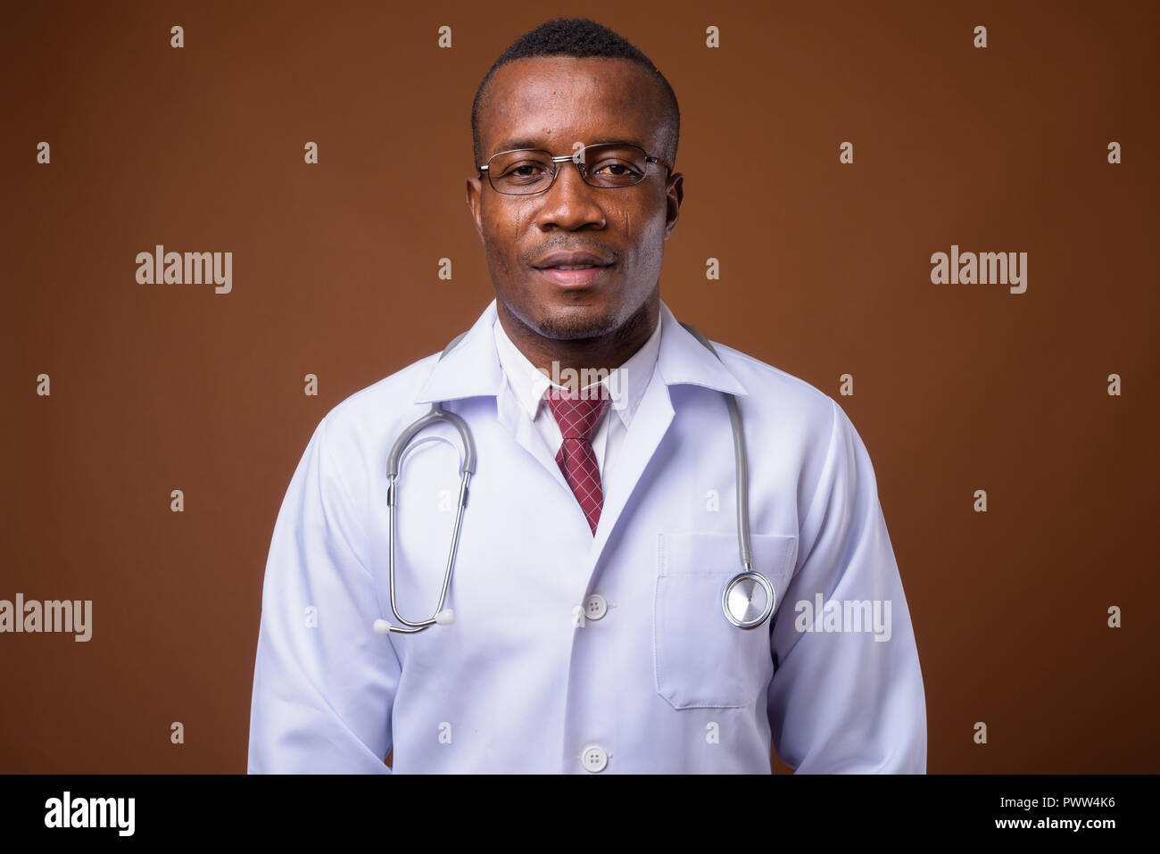 African doctor hi-res stock photography and images - Alamy