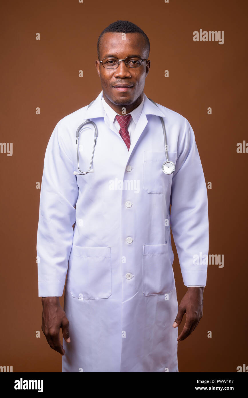 African doctor hi-res stock photography and images - Alamy
