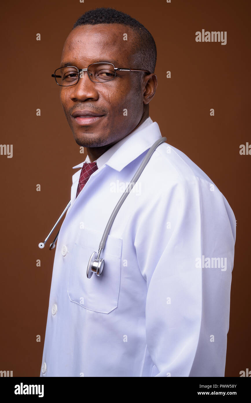 African male doctor hi-res stock photography and images - Alamy