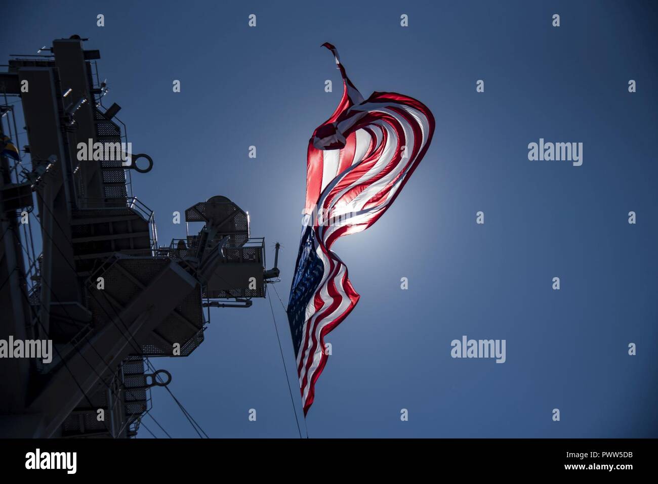 Destroyer ddg mast hi-res stock photography and images - Alamy