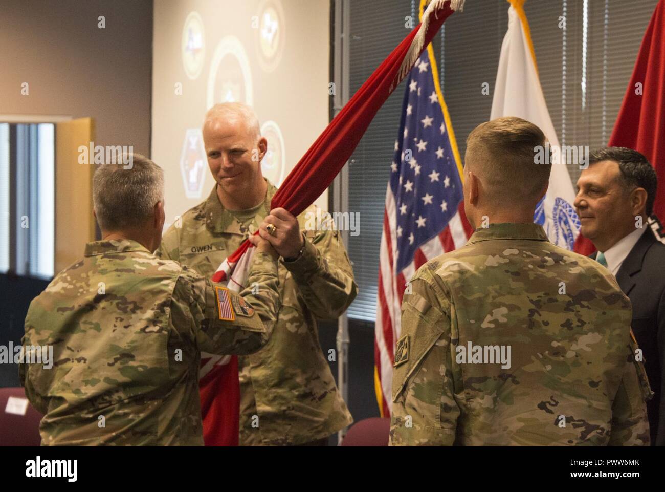 U s army corps of engineers flag hi-res stock photography and images ...