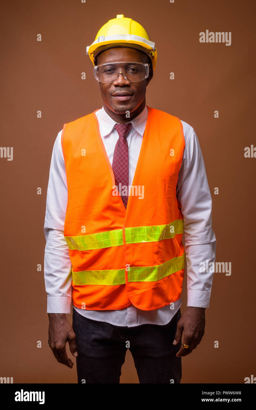 African construction worker worker hi-res stock photography and images ...