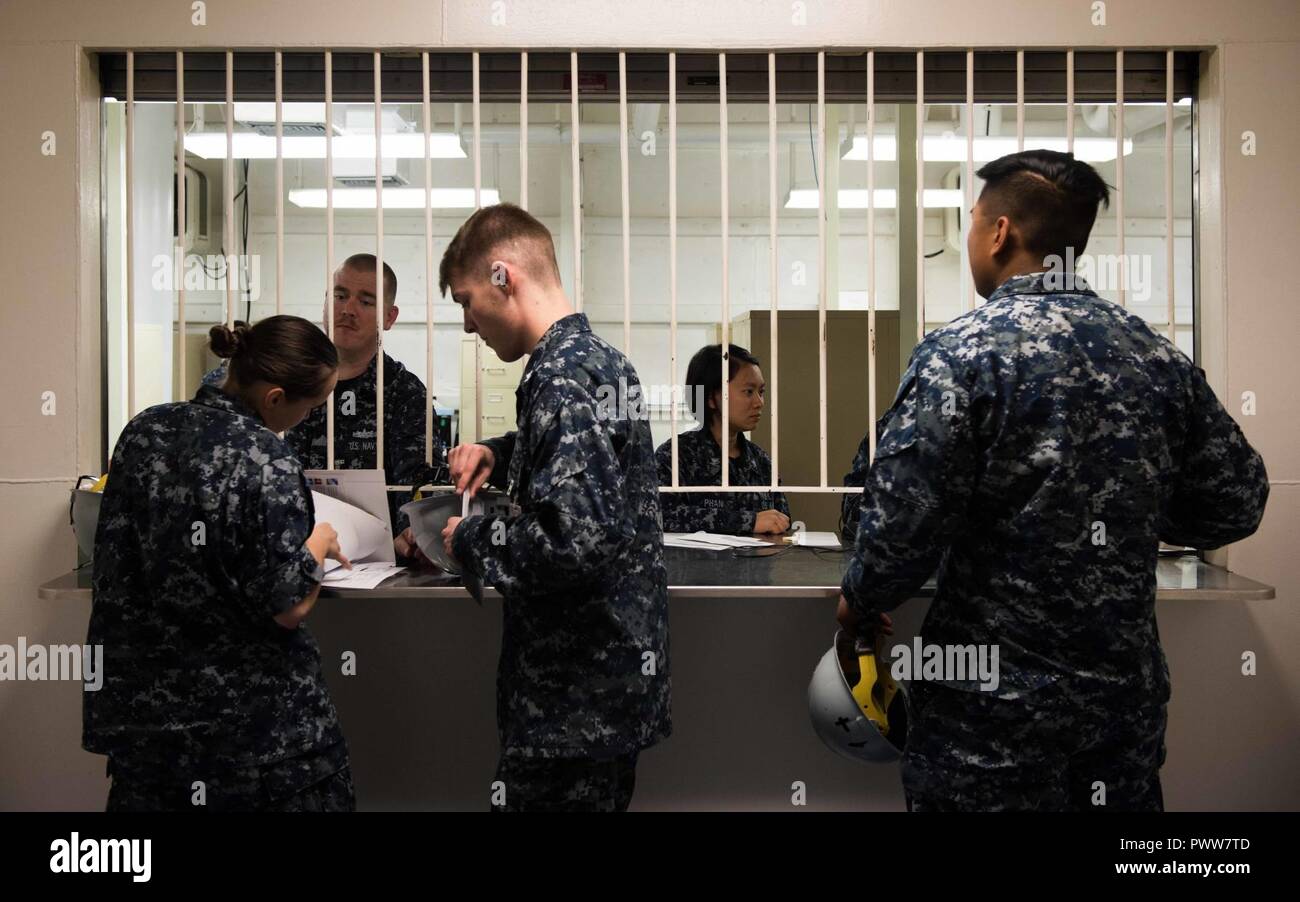 Refueling barge hi-res stock photography and images - Alamy