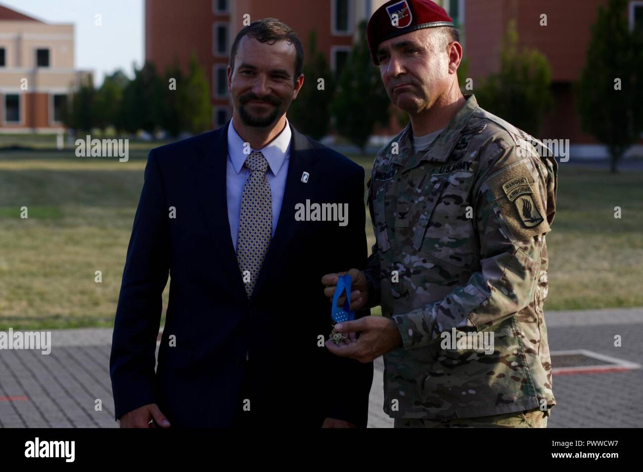 173rd airborne brigade commander hi-res stock photography and images ...