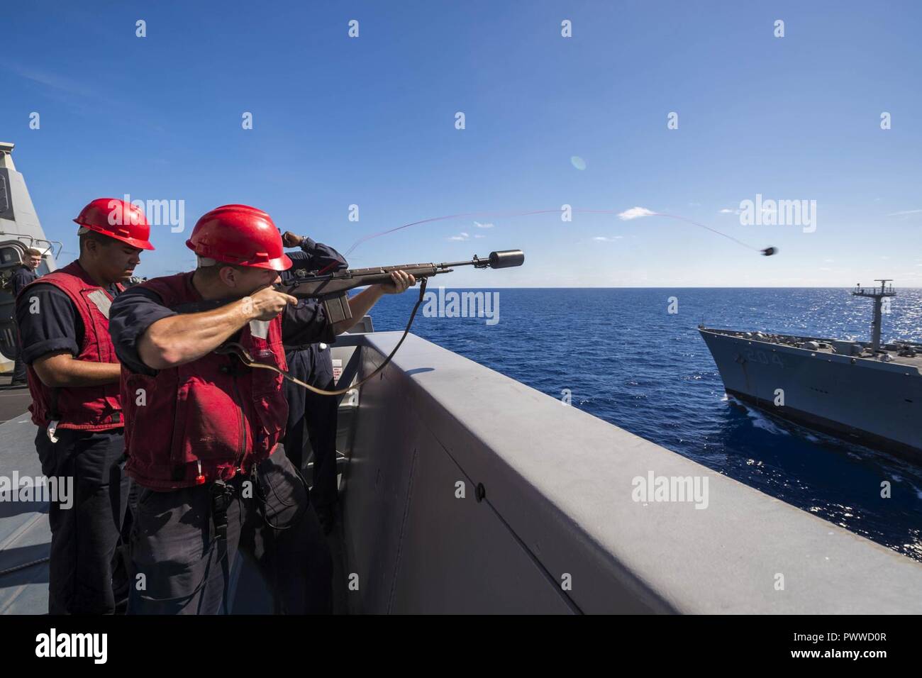 Military sealift command fleet replenishment oiler usns bridge hi-res ...