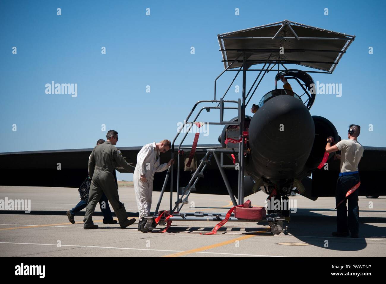 9th aircraft maintenance squadron hi-res stock photography and images ...