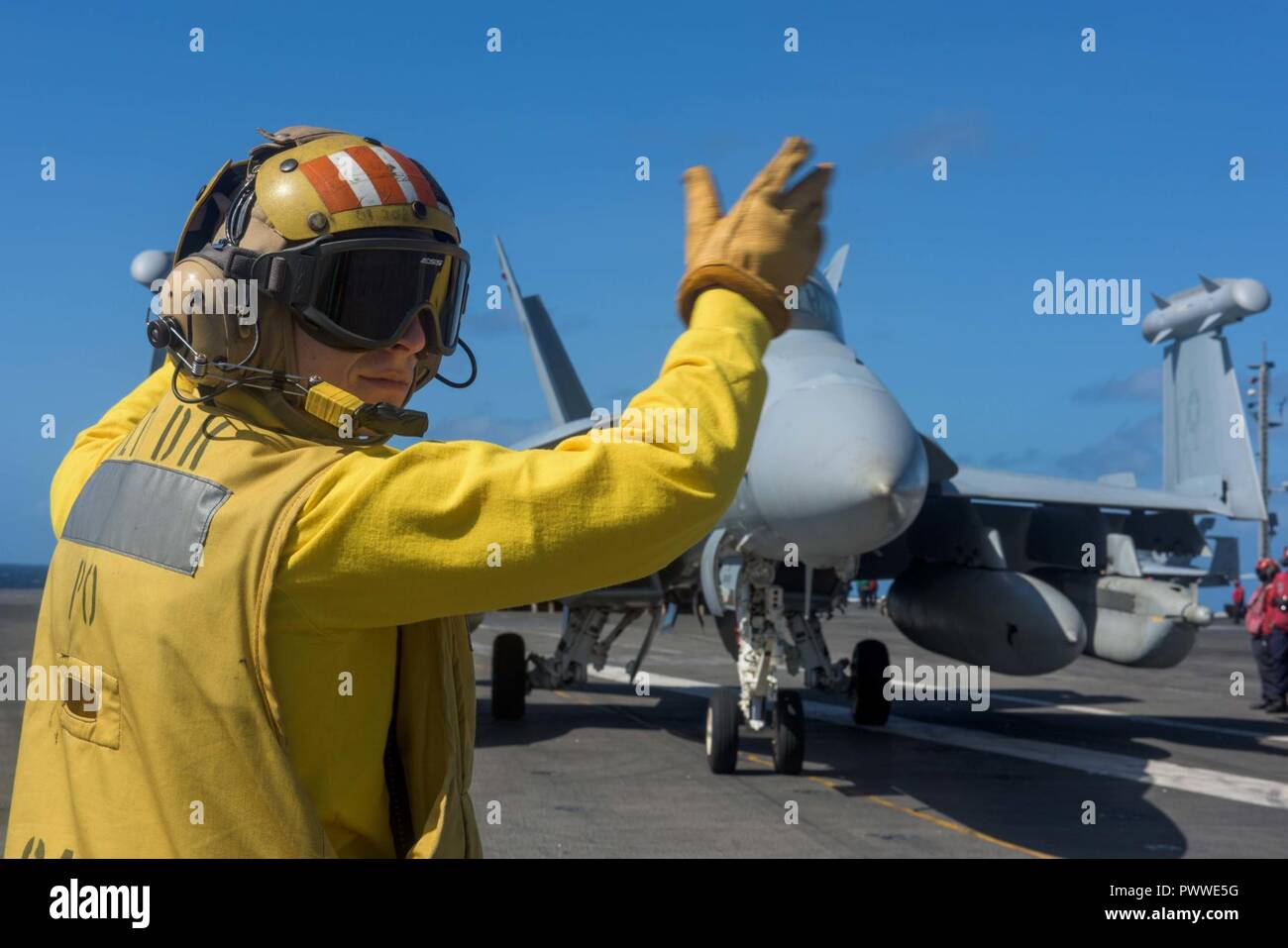 SOUTH PACIFIC (July 4, 2017) Aviation Boatswain's Mate (Handling) 1st ...