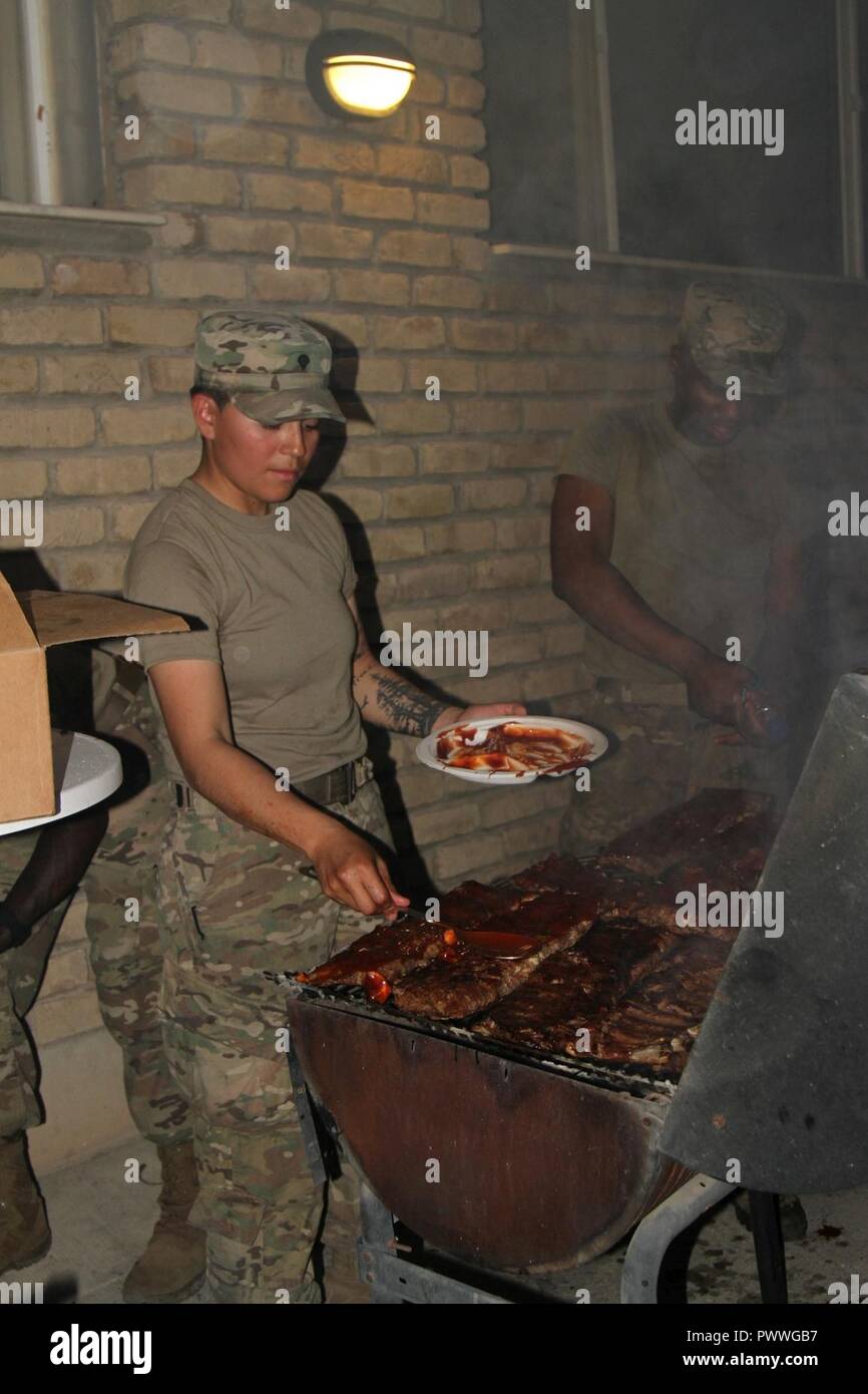 Military foodservice hi-res stock photography and images - Alamy