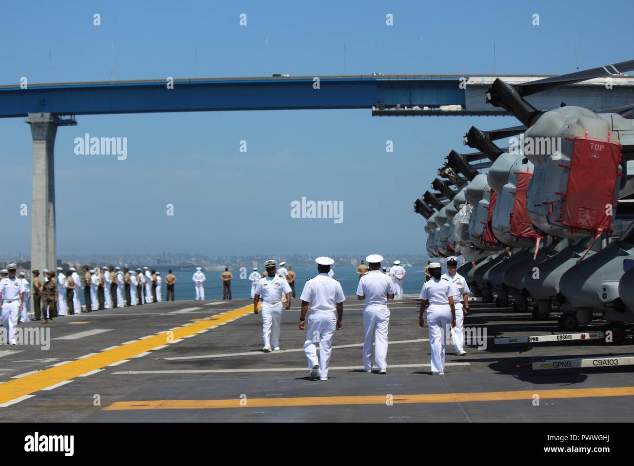 PACIFIC OCEAN – Marines and Sailors of the 15th Marine Expeditionary ...