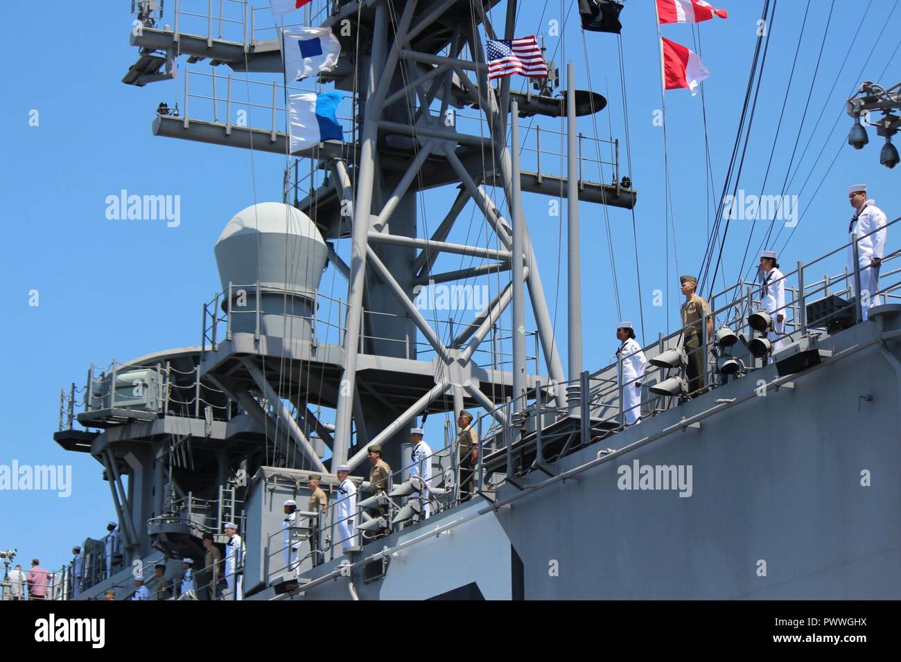 PACIFIC OCEAN – Marines and Sailors of the 15th Marine Expeditionary ...