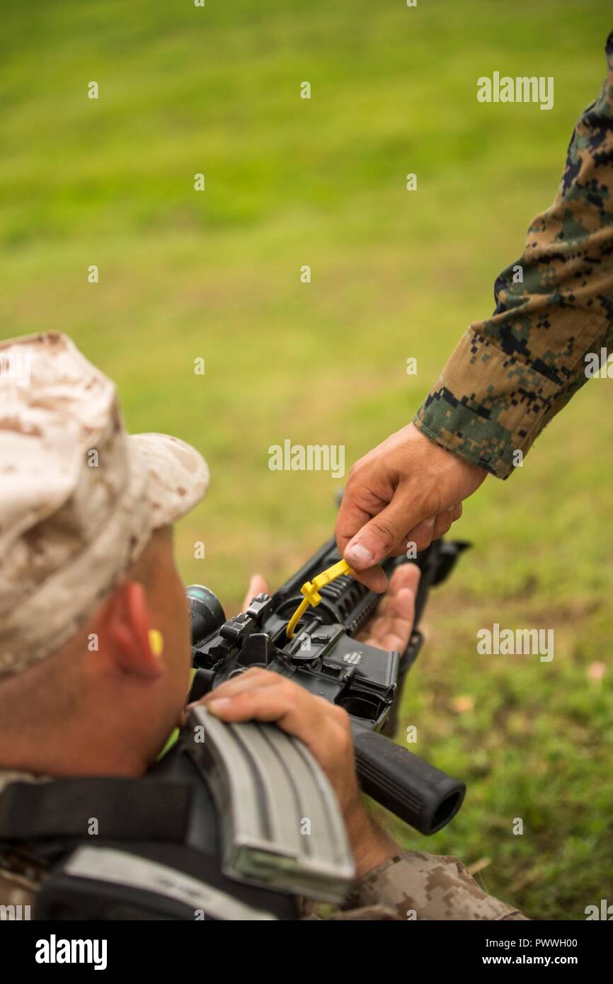Marksmanship coaches hi-res stock photography and images - Alamy