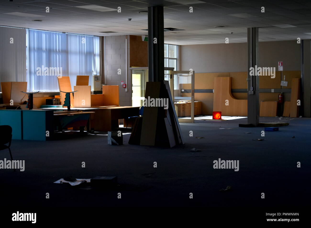 Empty large open plan office hi-res stock photography and images - Alamy