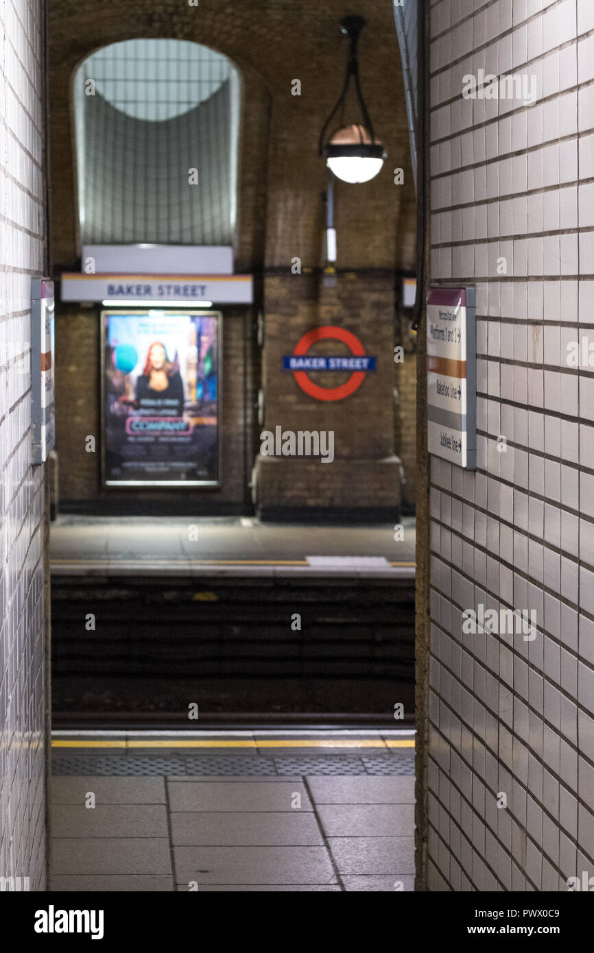 Baker Street, London UK. Platform at Baker Street underground train ...