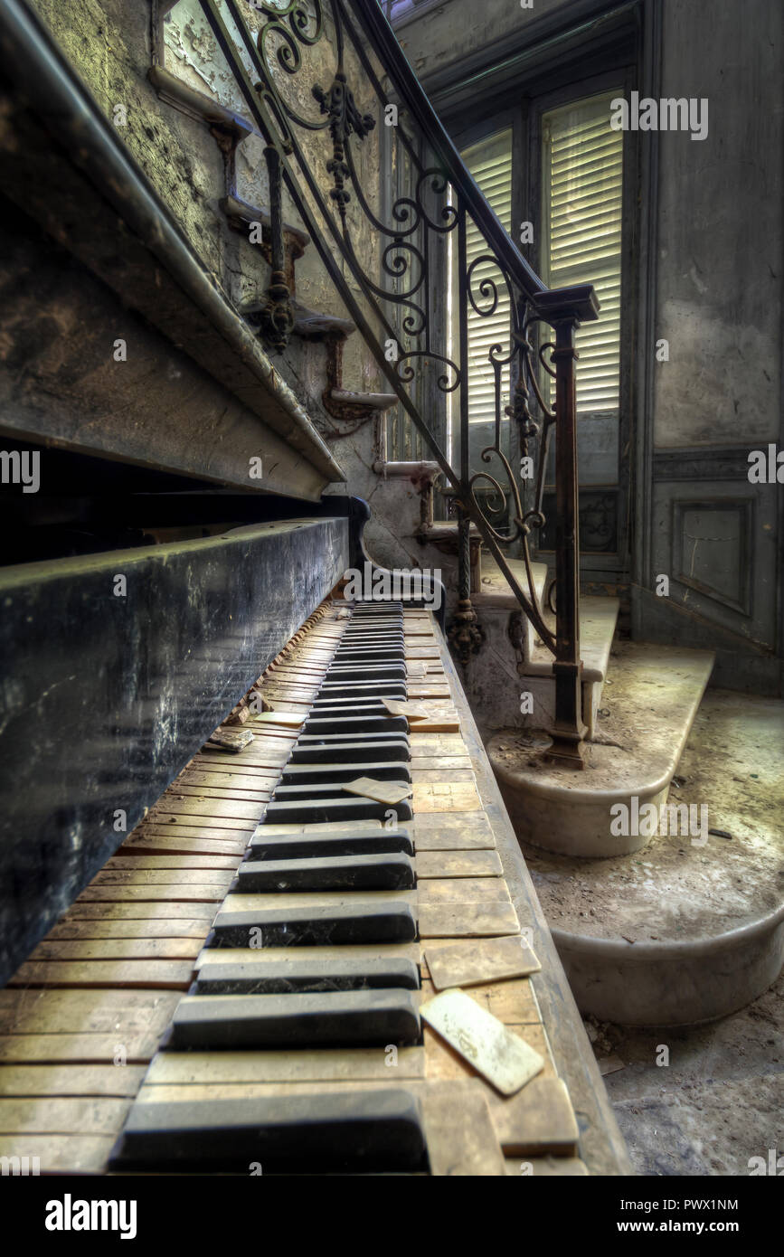 Piano key stairs hi-res stock photography and images - Alamy