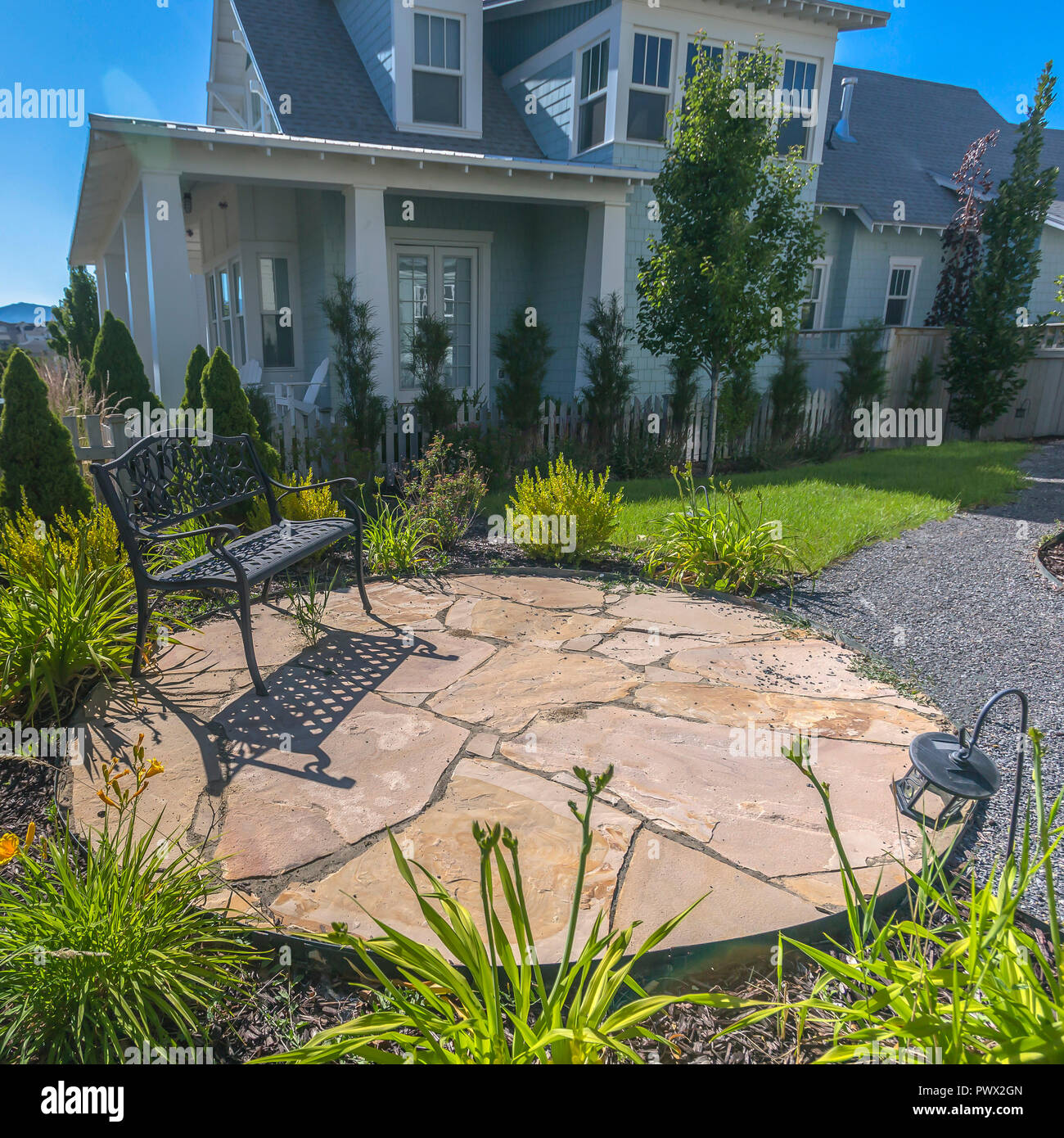 Wooden Circular Garden Bench High Resolution Stock Photography and ...