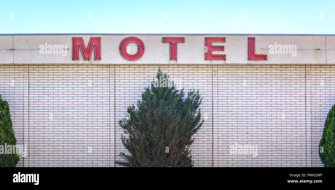 Motel sign on a white brick building with trees Stock Photo - Alamy