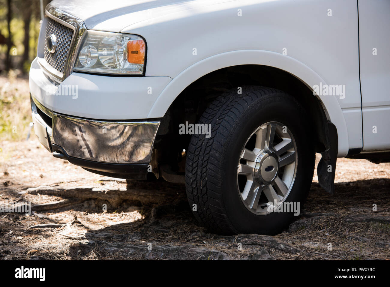 White pickup truck hi-res stock photography and images - Alamy