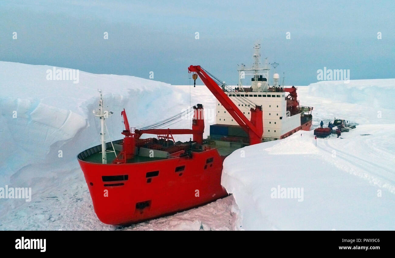 Shipping vessel ice snow hi-res stock photography and images - Alamy