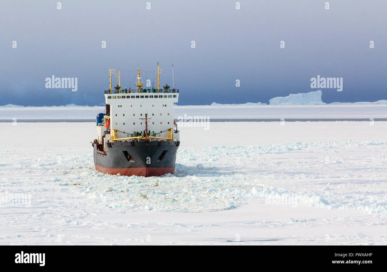Shipping vessel ice snow hi-res stock photography and images - Alamy