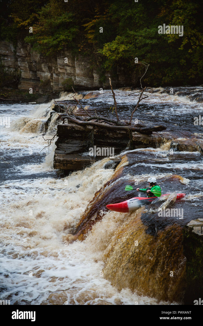 Kayak waterfall hi-res stock photography and images - Alamy