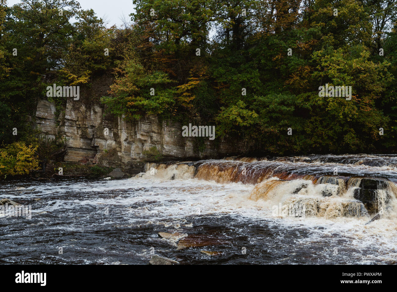 The River Swale in Richmond, Yorkshire on a overcast Autumn day ...