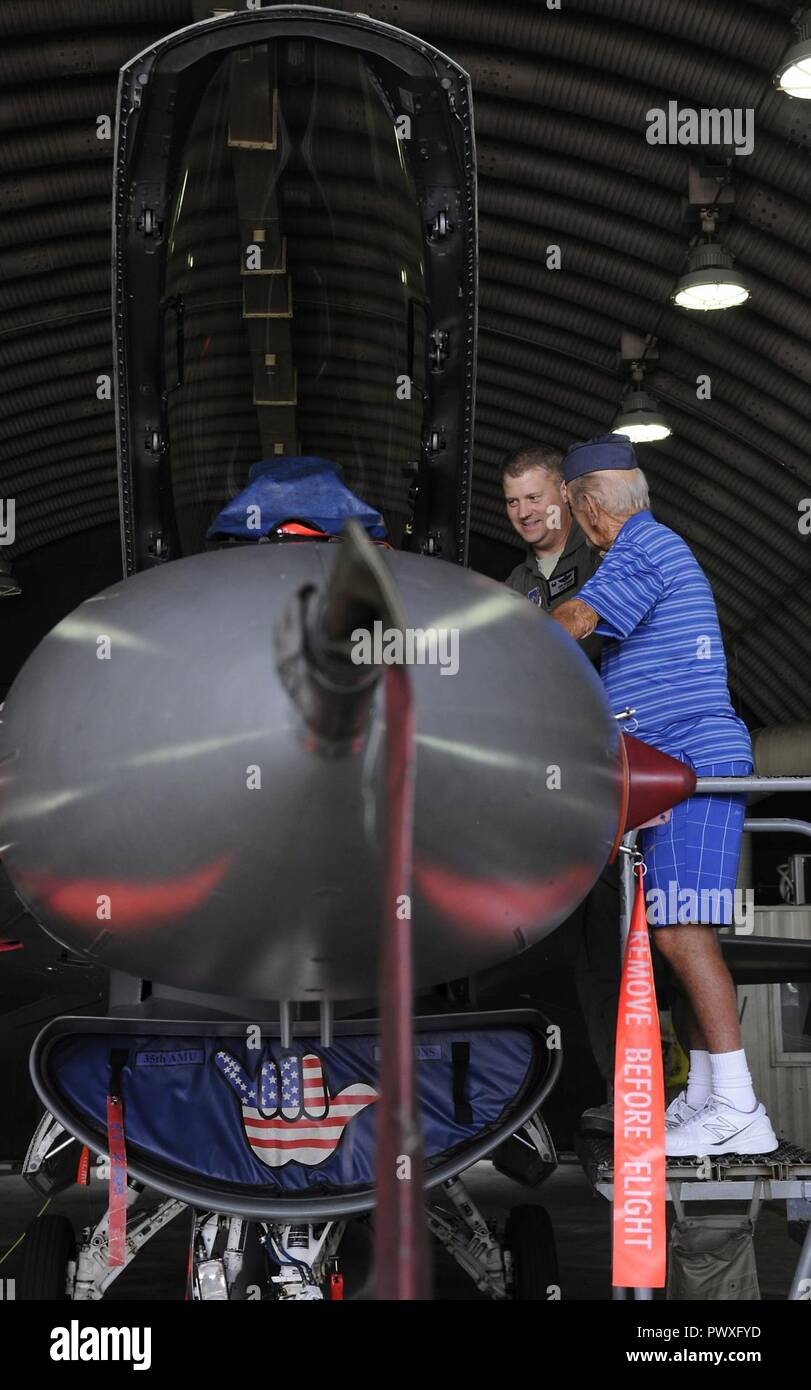 Col david g shoemaker hi-res stock photography and images - Alamy