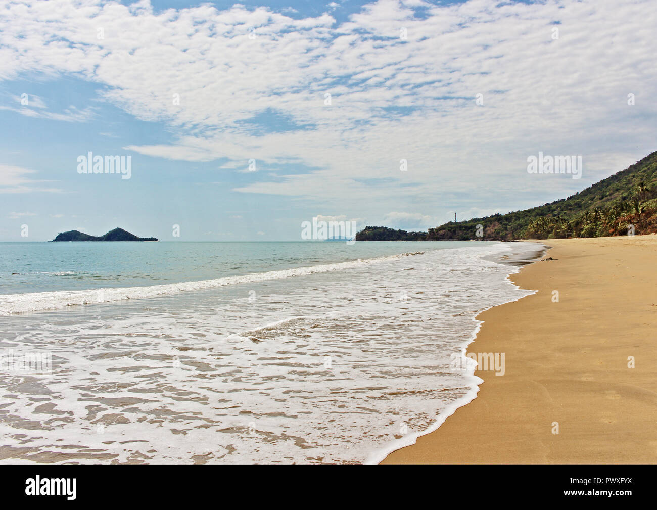 The view back towards Double Island from Ellis Beach just north of Palm ...