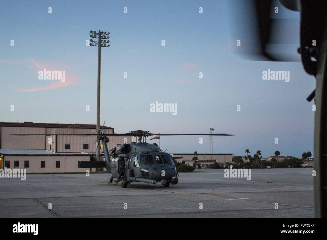 Night aerial refueling hi-res stock photography and images - Alamy