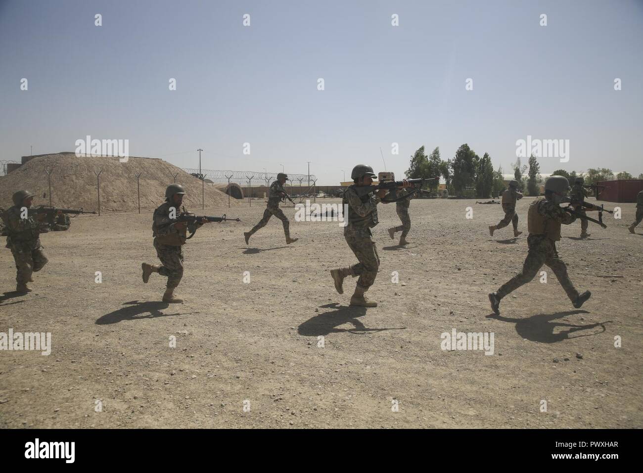 Afghan National Army soldiers with 2nd Kandak, 4th Brigade, 215th Corps ...