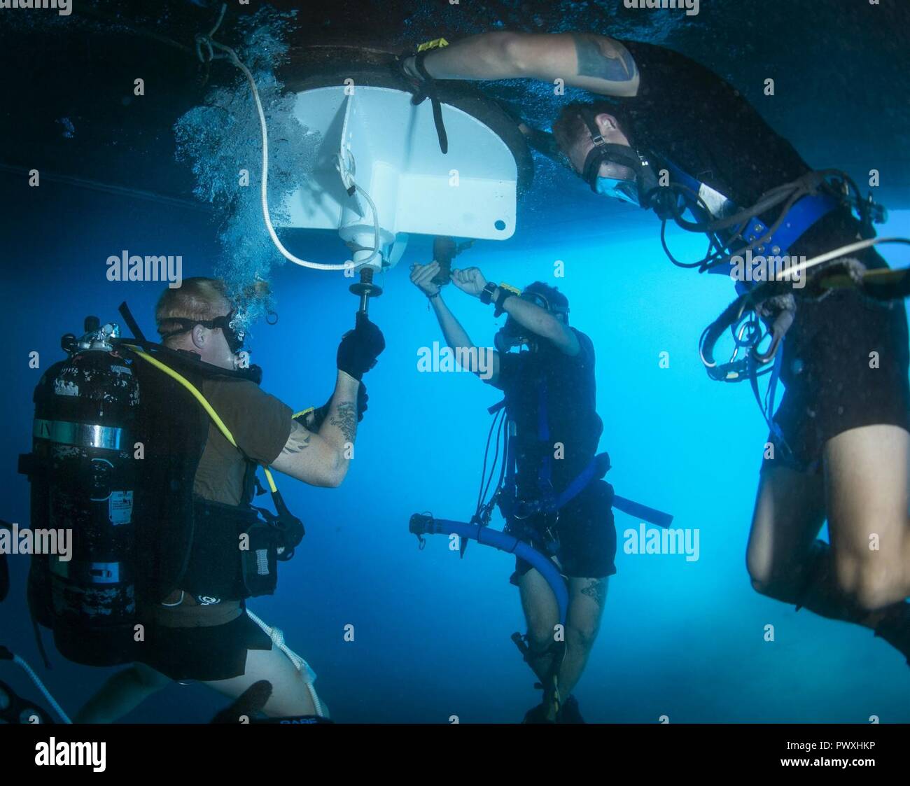 Ticonderoga class guided missile cruiser uss hue city cg 66 hi-res ...