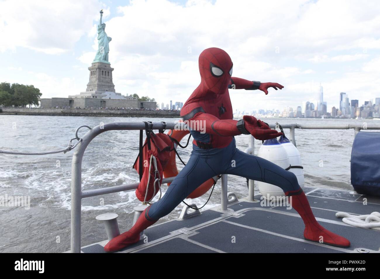 Spiderman poses hi-res stock photography and images - Alamy