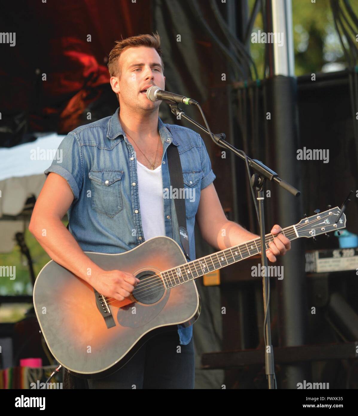 Up-and-coming country music artist Jackie Lee performs for the rapidly ...