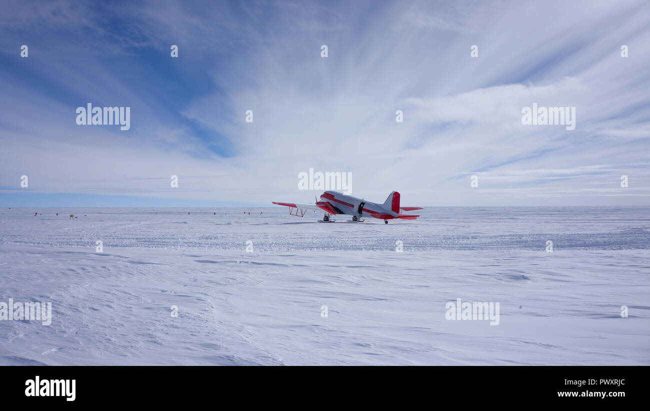 Large russian transport aircraft hi-res stock photography and images ...