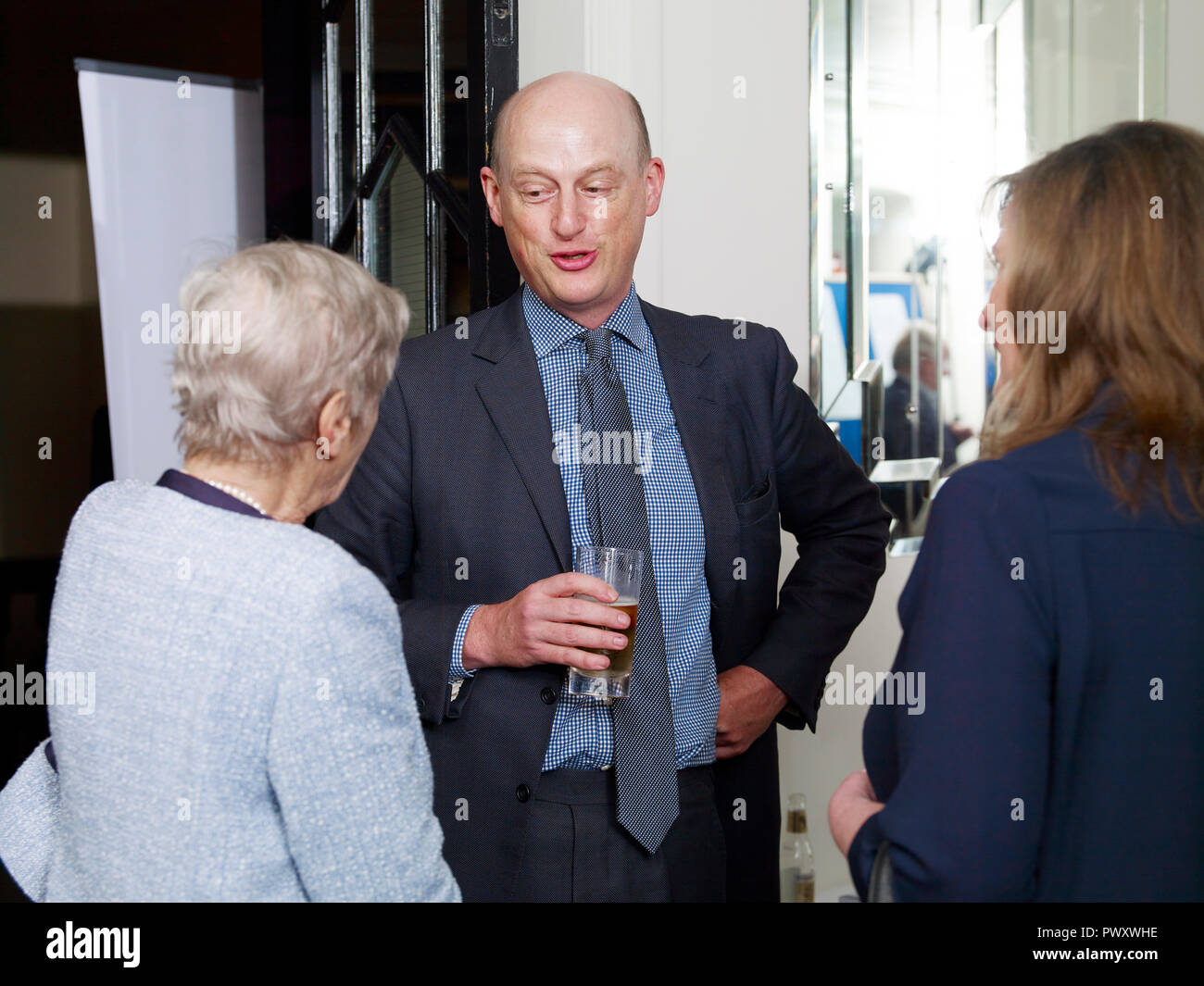 Harry mount editor hi-res stock photography and images - Alamy