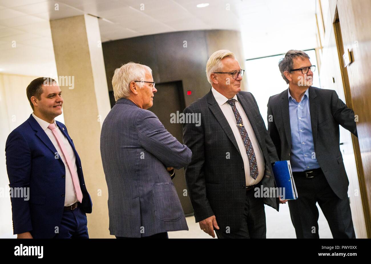 R office hi-res stock photography and images - Alamy